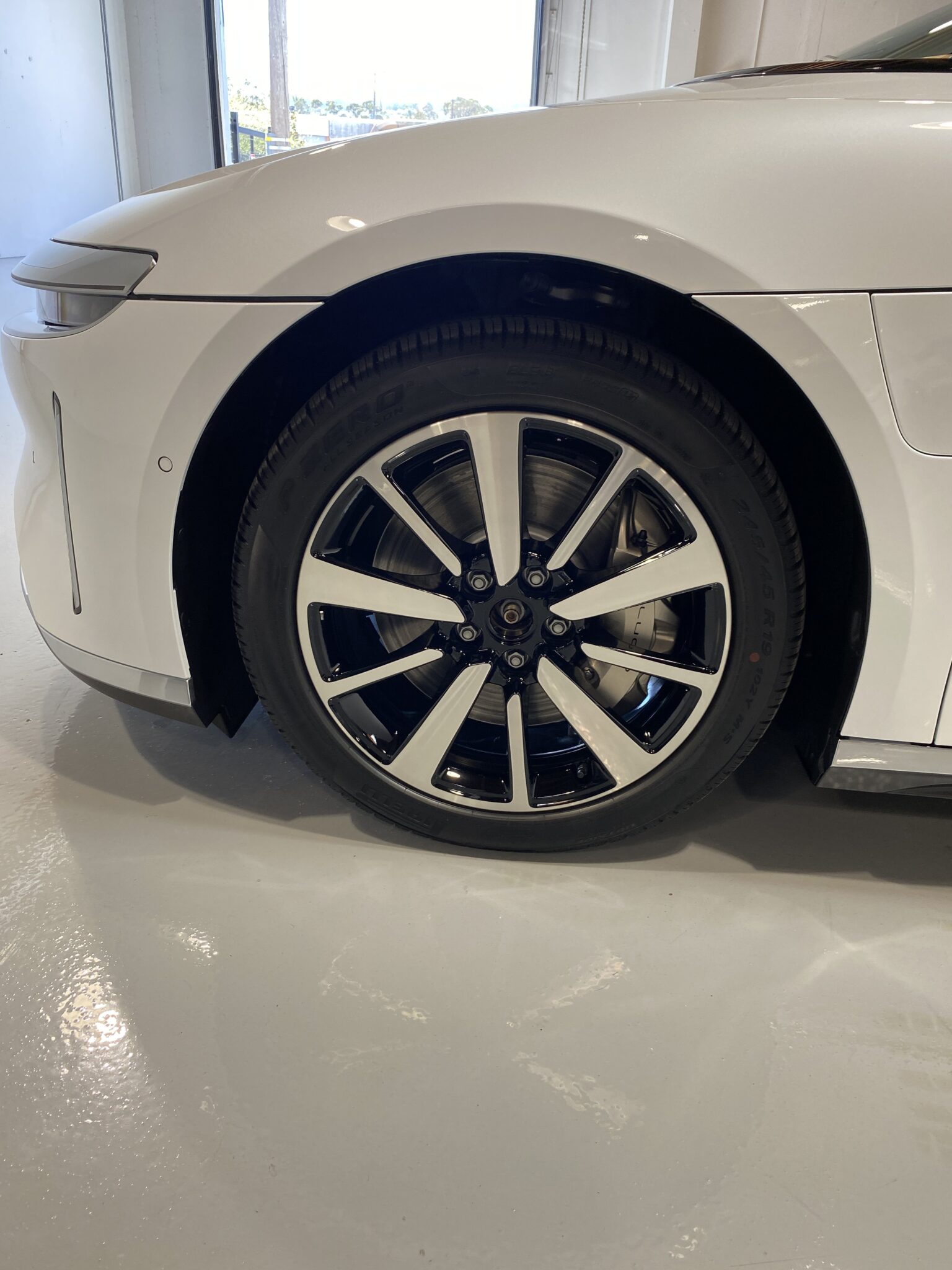 Lucid Air 19" Wheels with Covers On & Off - Lucid Insider