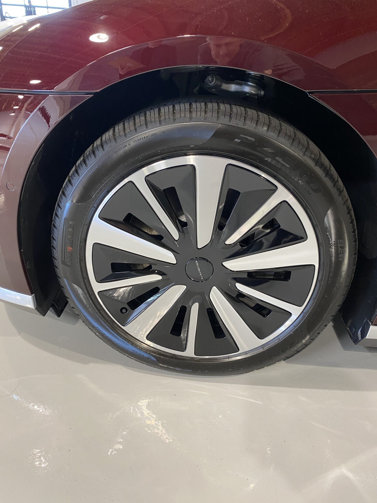 Lucid Air 19" Wheels with Covers On & Off - Lucid Insider Blog - Lucid ...