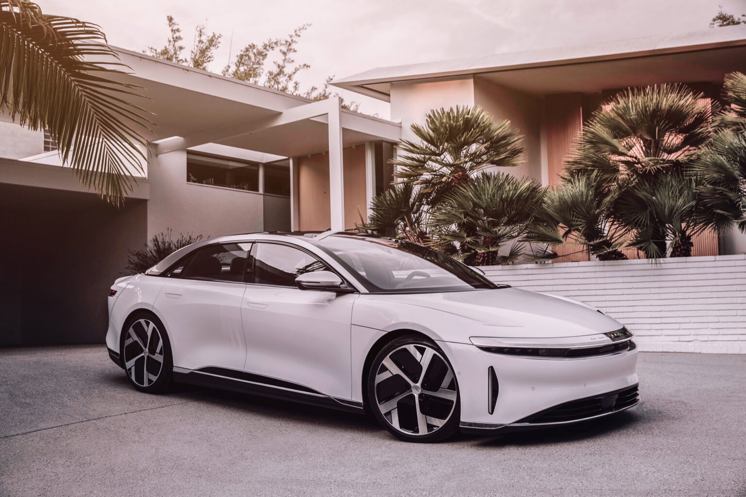 Lucid Air 19" Wheels with Covers On & Off - Lucid Insider