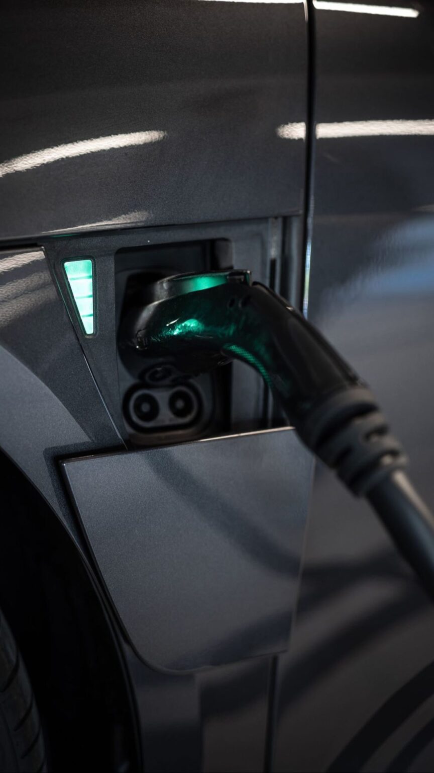 Lucid Motors Shows The Connected Home Charging Station In Action ...